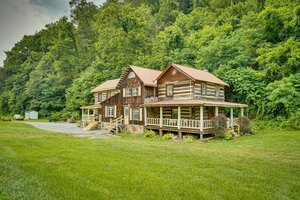 Historic Cabin Retreat ~ 2 Mi to Seneca Rocks! (West Virginia, Pendleton County, Seneca Rocks), otel  Batı Virginia Eyaleti'nden