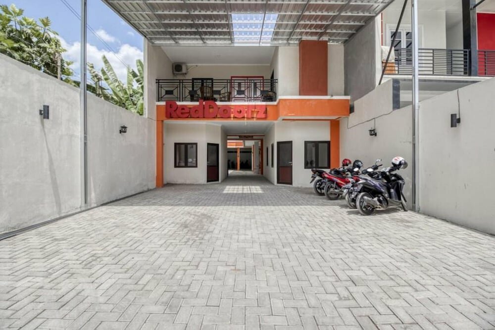 Otel RedDoorz near Babarsari 2, Dünya, foto