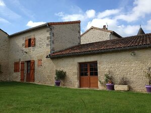 Le Haut Fontaine: Minis Maisons de Charme (Nouvelle-Aquitaine, Vienne, Arrondissement de Poitiers, Saint-Georges-lès-Baillargeaux, Voie Romaine, 49), otel