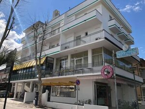 Hotel Augustus (Emilia-Romagna, Forlì-Cesena, Cesenatico, Via Milano, 7), otel  Emilia‑Romagna'dan