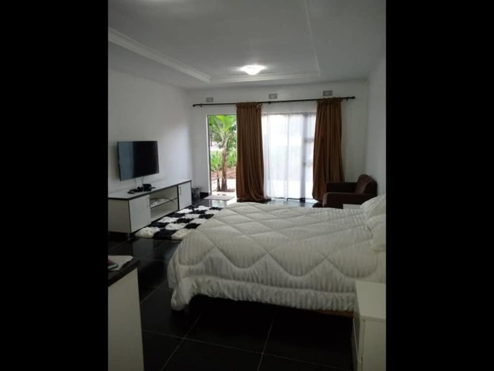 Otel Fully Furnished Exclusive Studio, Lusaka, foto