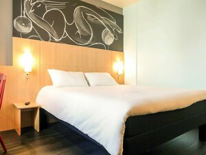 Ibis Laval Le Relais d'Armor (Pays de la Loire, Mayenne, Laval), otel  Laval'den