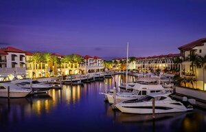 Naples Bay Resort & Marina (United States Route 50), otel  Naples'ten