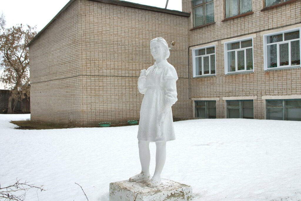 Ortaokul Osnovnaya obshcheobrazovatelnaya shkola s. Istobensk Moku, Kirovskaya oblastı, foto