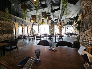 Bary Galust (Mira Street No:15), restoran  Mojaysk'tan