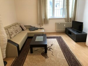 Top center on a quiet street (Sofia, Han Omurtag Street), otel  Sofya'dan