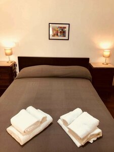 Palazzo Rota Guesthouse (Vico Storto Pallonetto S. Lucia No:32, Naples), otel  Napoli'den