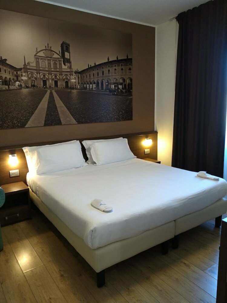 Otel Nuovo Albergo Italia, Lombardiya, foto