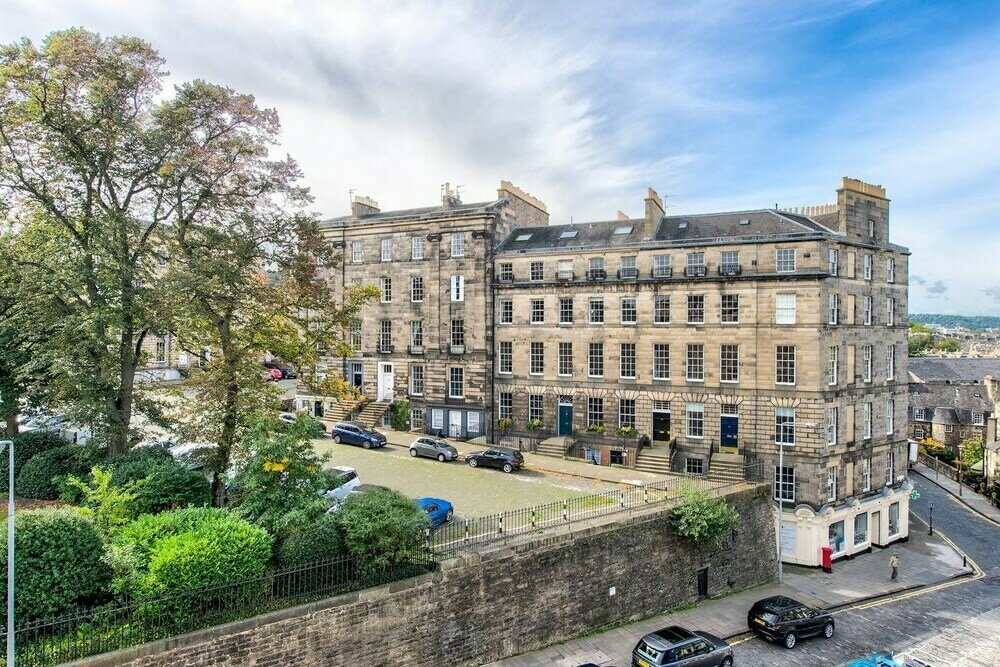 Otel Bright and Spacious 4-bedroom Apart in Stockbridge, Edinburgh, foto