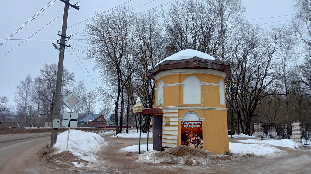 Turistik yerler Башня ограды Крестовоздвиженского кладбища, Ostashkov, foto