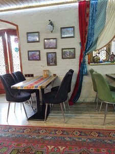 The Qesr 13/80 (Qеsr 1 Lane No:94), restoran  Bakü'den