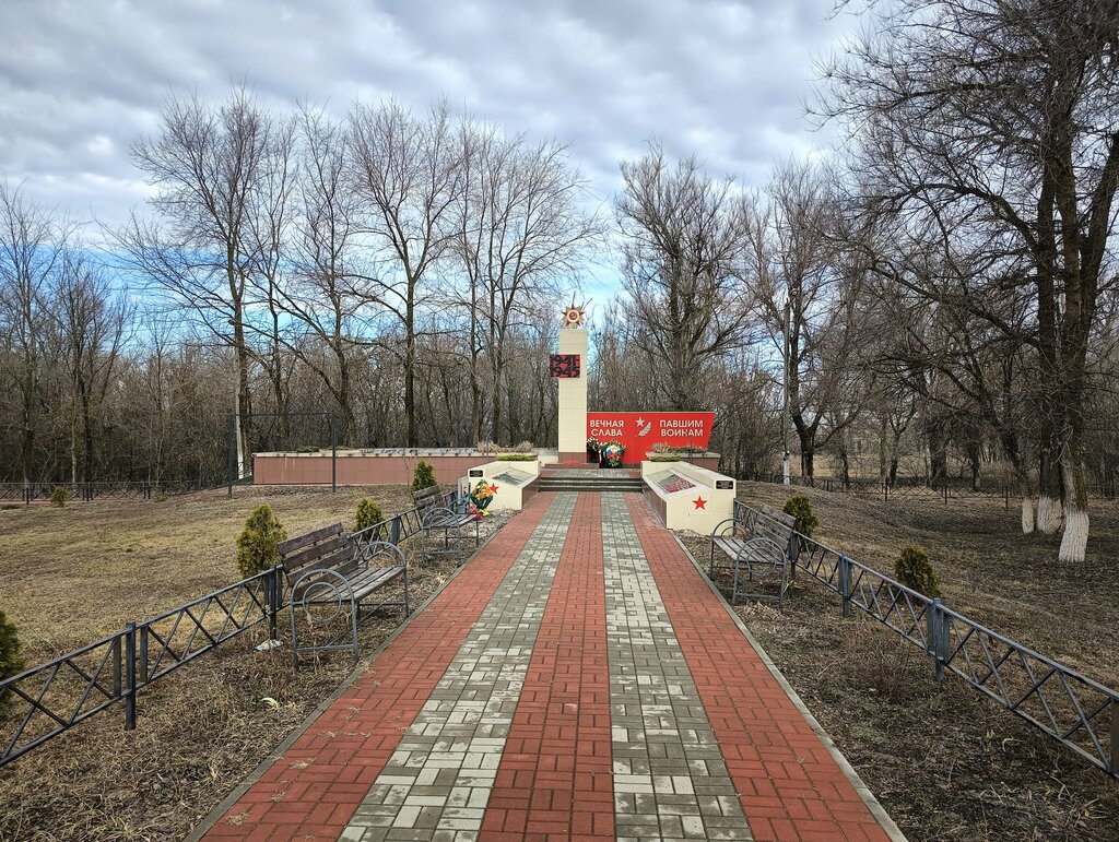 Anıt, heykel Уроженцам села Махровка, погибшим в Великой Отечественной войне, Voronejskaya oblastı, foto