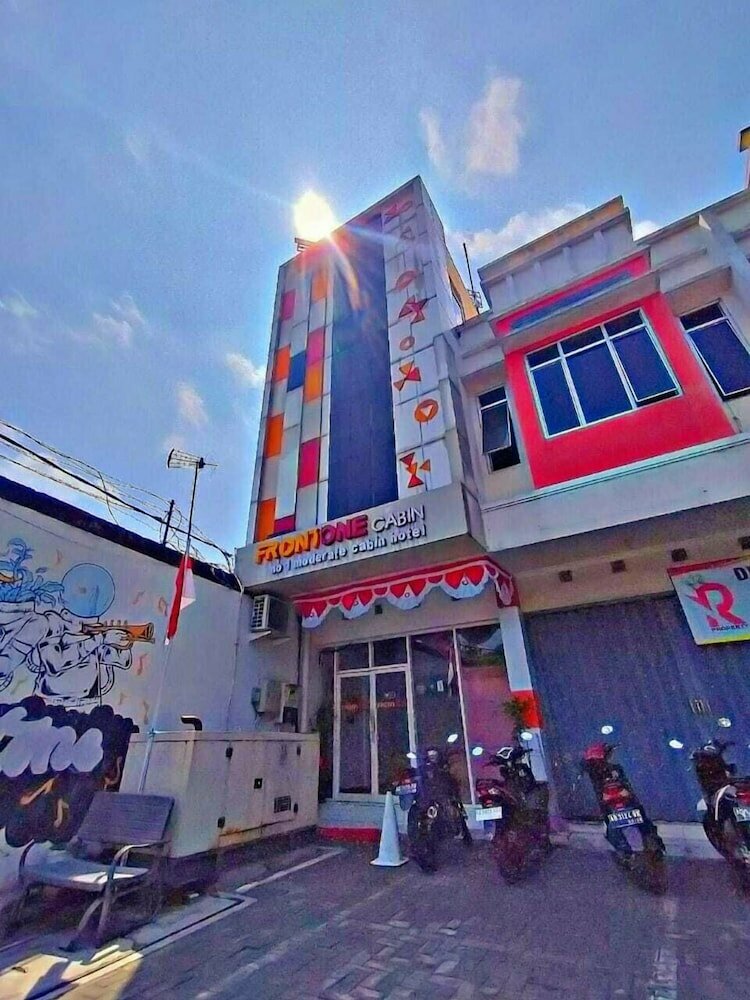 Otel Front One Cabin Tirtonadi Solo, Surakarta, foto