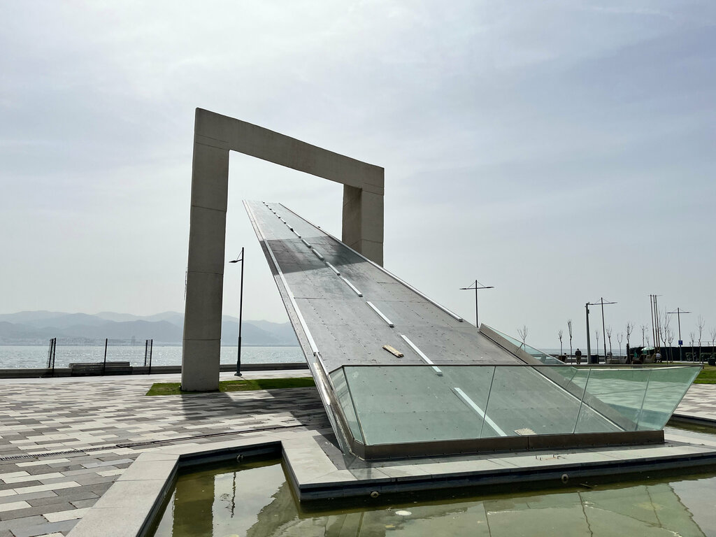 Anıt, heykel İnsan Hakları Anıtı, İzmir, foto