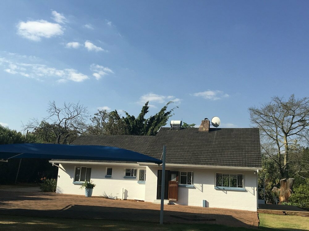 Otel 2 Bedroom Executive & Holiday Suburban Home, Harare, foto