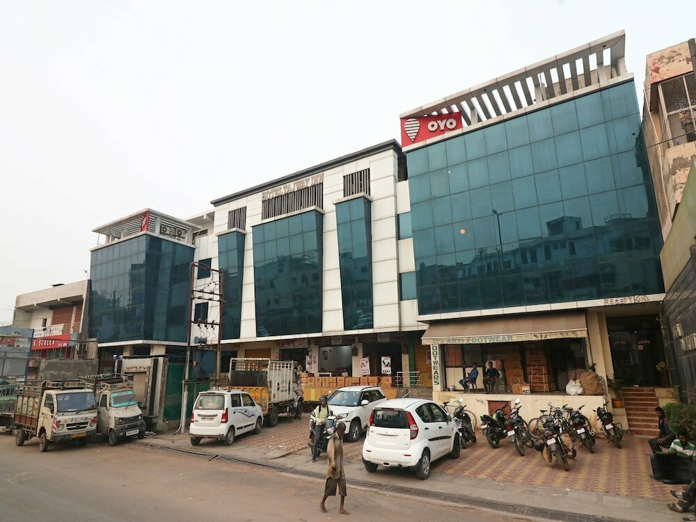Otel Oyo 23595 Hotel Tajway Inn, Agra, foto