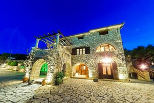Villa Poseidon (Epirus, Aloni), otel  Dünya'dan