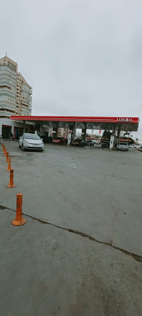 Benzin istasyonu Lukoil, Bakü, foto