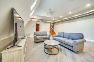 Modern Troy Vacation Rental - Walk to Downtown! (United States Route 4), otel  Troy'dan