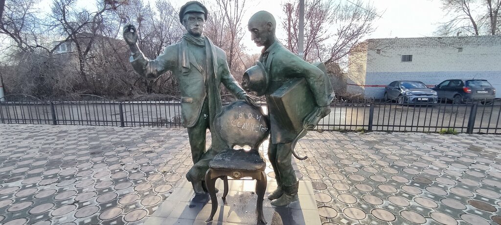 Park, sokak heykeli Остап Бендер и Киса Воробьянинов, Samarskaya oblastı, foto