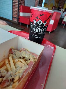 Neo Burger (Aleksandrovskaya Street No:32Б), fast food  Lomonosov'dan