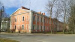 Казарма 3-го эскадрона лейб-гвардии Гусарского Е.И.В. полка (Parkovaya Street No:44/2), turistik yerler  Puşkin'den