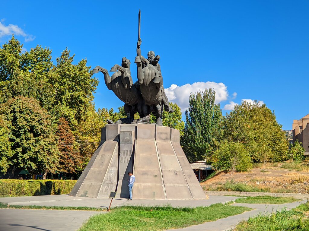 Anıt, heykel Andranik Ozanyan, Erivan, foto