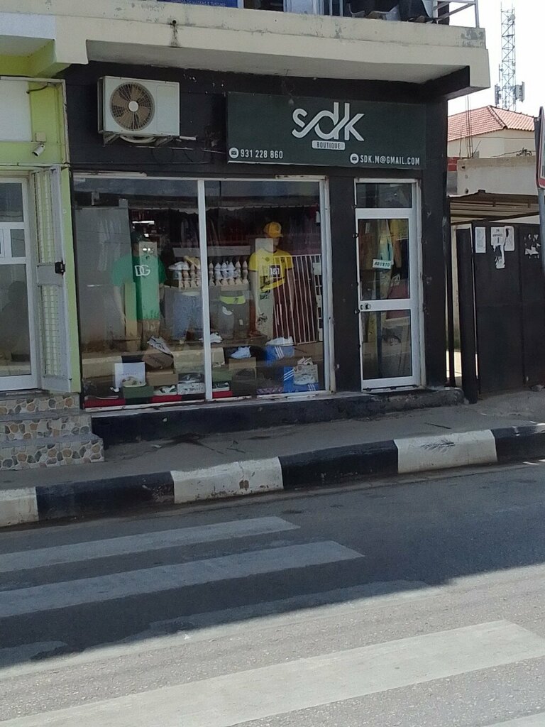 Ayakkabı mağazaları Boutique, Loanda, foto