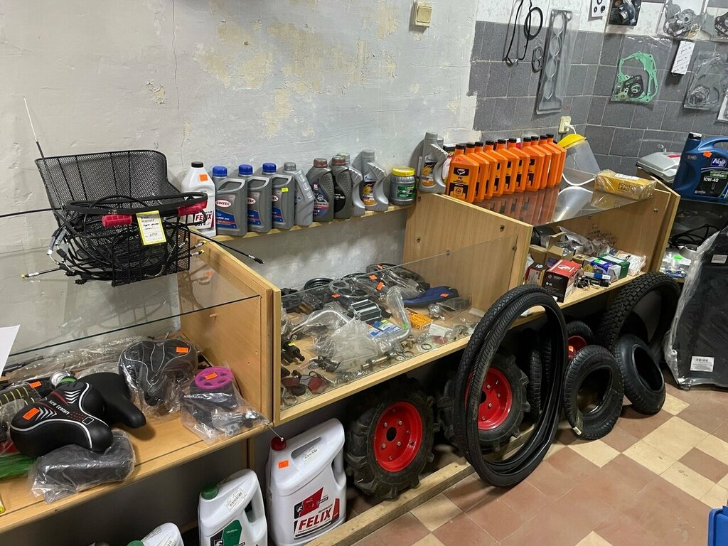 Otomobil yedek parçaları Уголок механика, Yaroslavskaya oblastı, foto