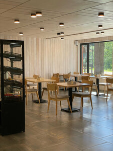 Ges Cafe (Leningrad Region, Priozerskiy District, Gosudarstvenny prirodny zakaznik Gryada Vyaryamyanselkya, peshekhodny ekologicheskiy marshrut Petyayarvi), kafe  Saint‑Petersburg ve Leningradskaya oblastından