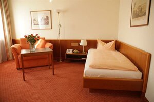 Drexel's Parkhotel (Bavaria, Memmingen, Ulmer Straße, 7), otel  Memmingen'dan