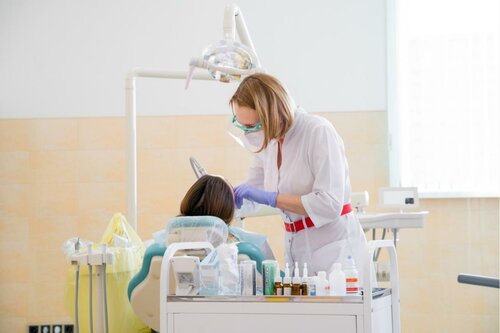 Özel ağız ve diş sağlığı klinikleri ve muayenehaneleri Ulybka, İrkutskaya oblastı, foto