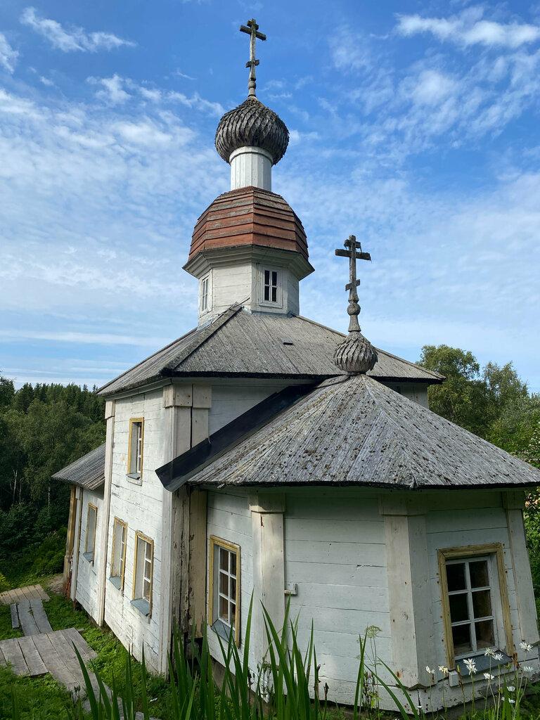 Ortodoks kiliseleri Tserkov Voskreseniya Khristova na kladbishche Golgofo-Raspyatskogo skita, Arhangelskaya oblastı, foto