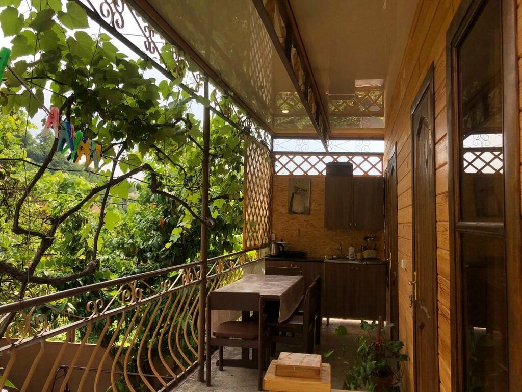 Konuk evi U Zauhra, Suhum, foto