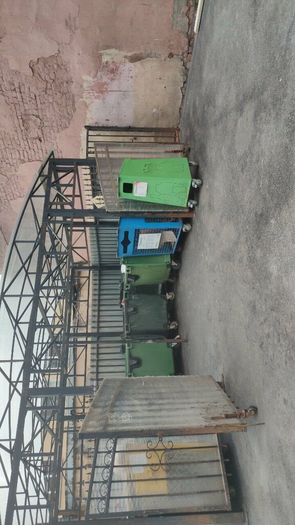 Ayrı çöp toplama noktası Петро-Васт, Saint‑Petersburg, foto