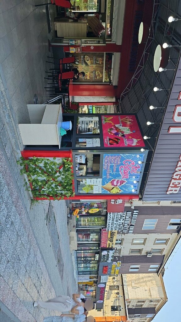 Dondurmacılar Kiosk selling ice cream, Çimkent (Şımkent), foto