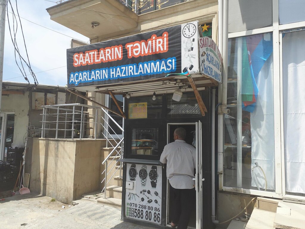 Saat tamircileri Saatlarin temiri, Bakü, foto