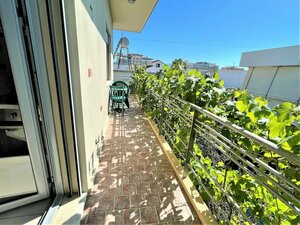 Charming 3-bed Apartment in Vlore (Vlorë County, Vlorë), otel  Avlonya'dan