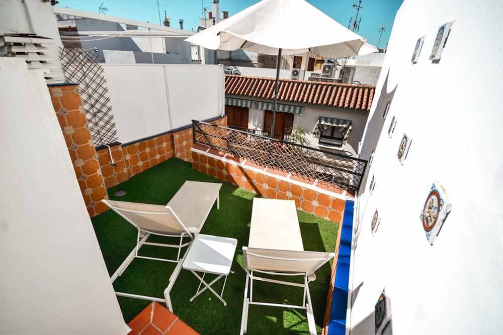Otel Casa Alfalfa - 2 Bedrooms, Solarium, Private Terrace and Parking, Sevilla, foto