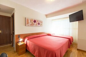 Pension La Rioja (Calle Diego de Velázquez No:8, Logroño), otel  Logrono'dan