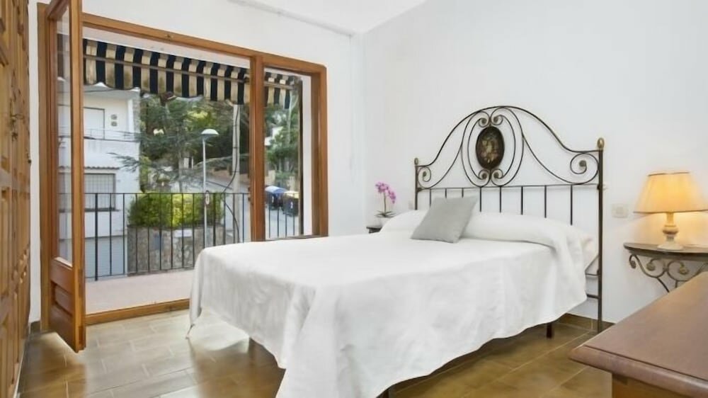 Otel Bravo in Llafranc with 3 bedrooms and 1 bathrooms, Katalonya, foto