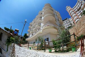 Top Sea View Apartments (Albanian State Road 8), otel
