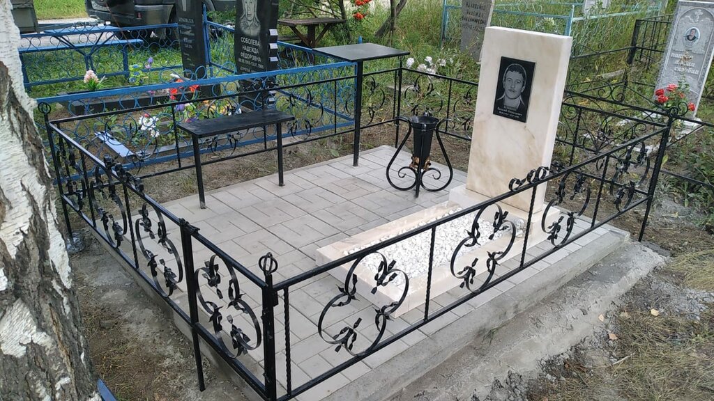 Heykel ve mezarlık taşı üreticileri Мир камня, Barnaul, foto