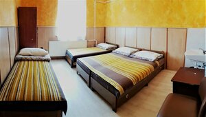 Muskátli Vendégház - Hostel (Pest vármegye, Kossuth Lajos utca, 191), otel  Dünya'dan
