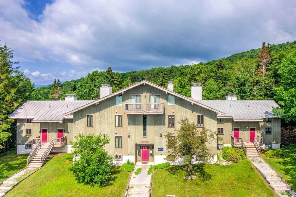 Otel Bright Bromley Mountain Condo With 2 Balconies!, Vermont Eyaleti, foto