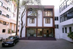 Oyo 749 Hotel Ketan (Pune, Sr. No. 917/19, Fergusson College Road, Shivajinagar), otel  Pune'den