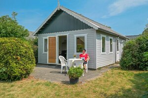 Cheapest 3 Pers Holiday Home Close to the National Park Lauwersmeer (Friesland, Dongeradeel, Anjum), otel  Dongeradeel'den