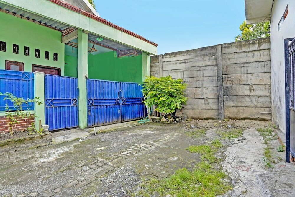 Otel Spot On 92077 Tarlo Guest House 3, Surabaya, foto