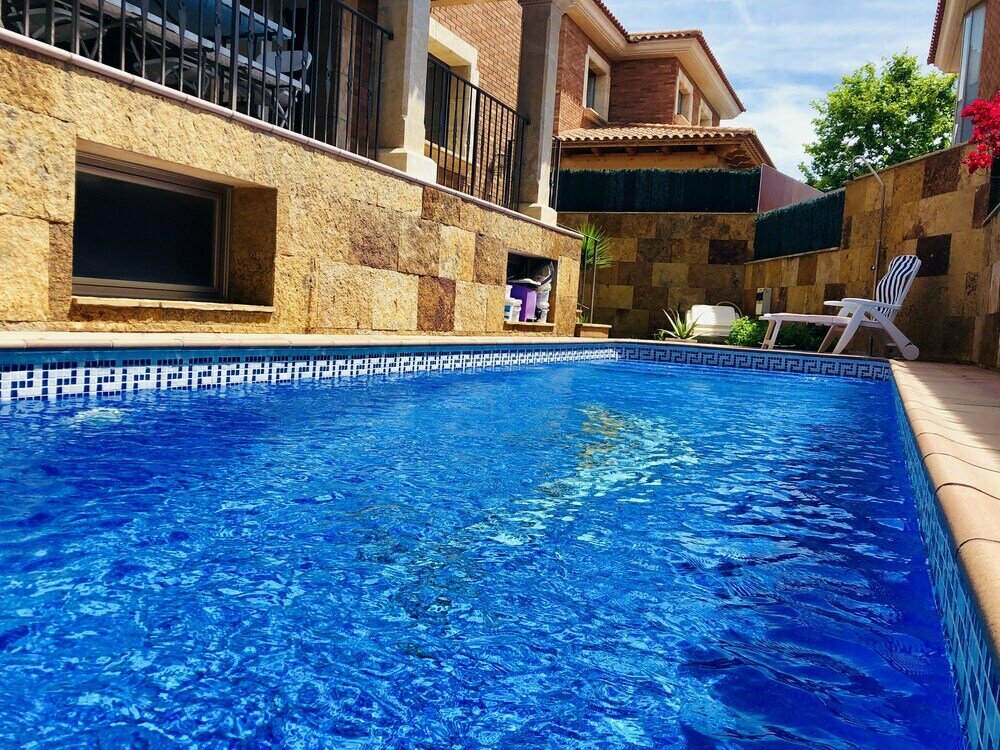 Otel Chalet Con Piscina Privada, Katalonya, foto