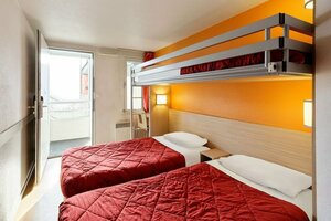 Premiere Classe Laon (Hauts-de-France, Aisne, Laon, Rue Nicolas Appert), otel  Laon'dan